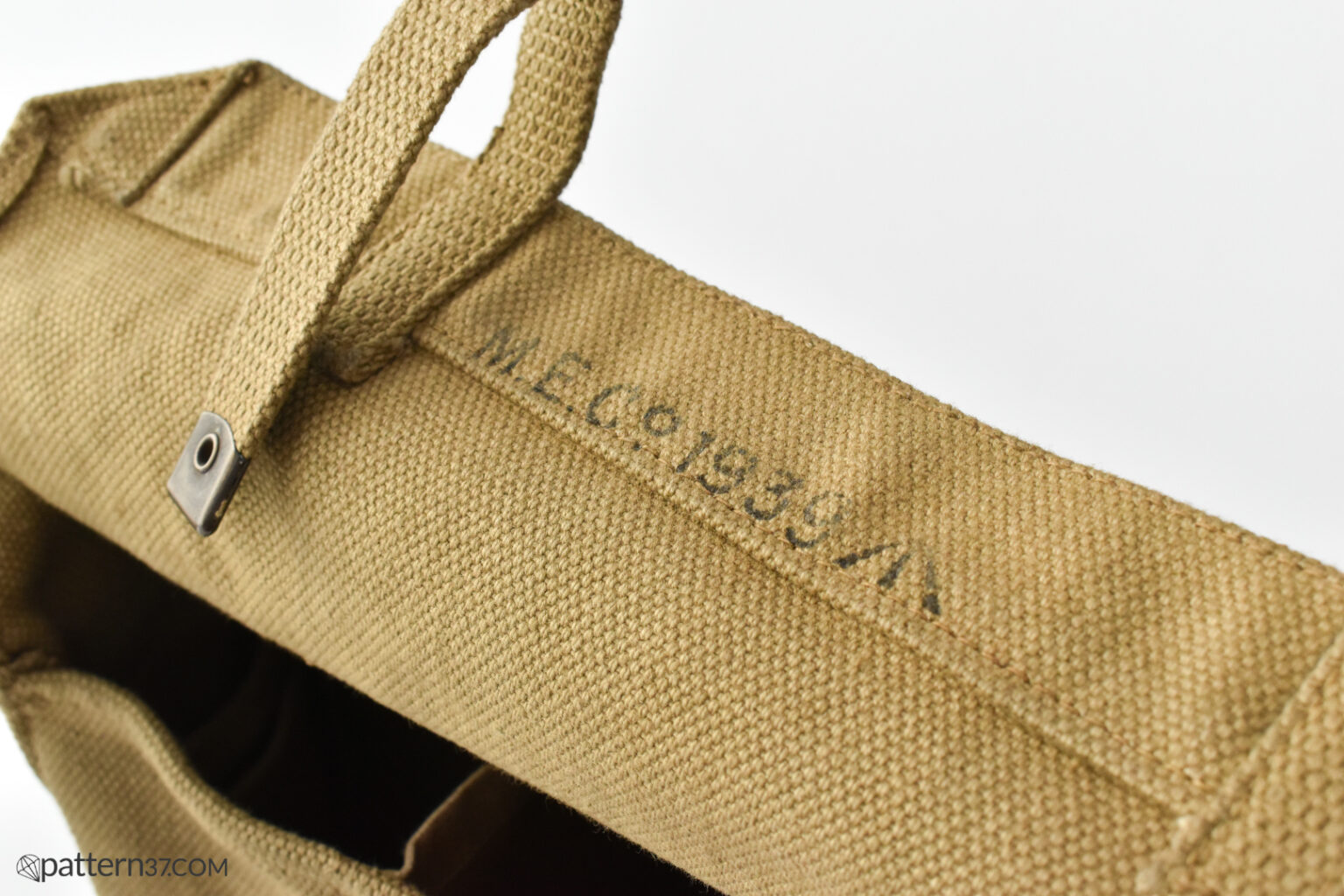 Surgical Haversack l British WW2 | pattern37.com